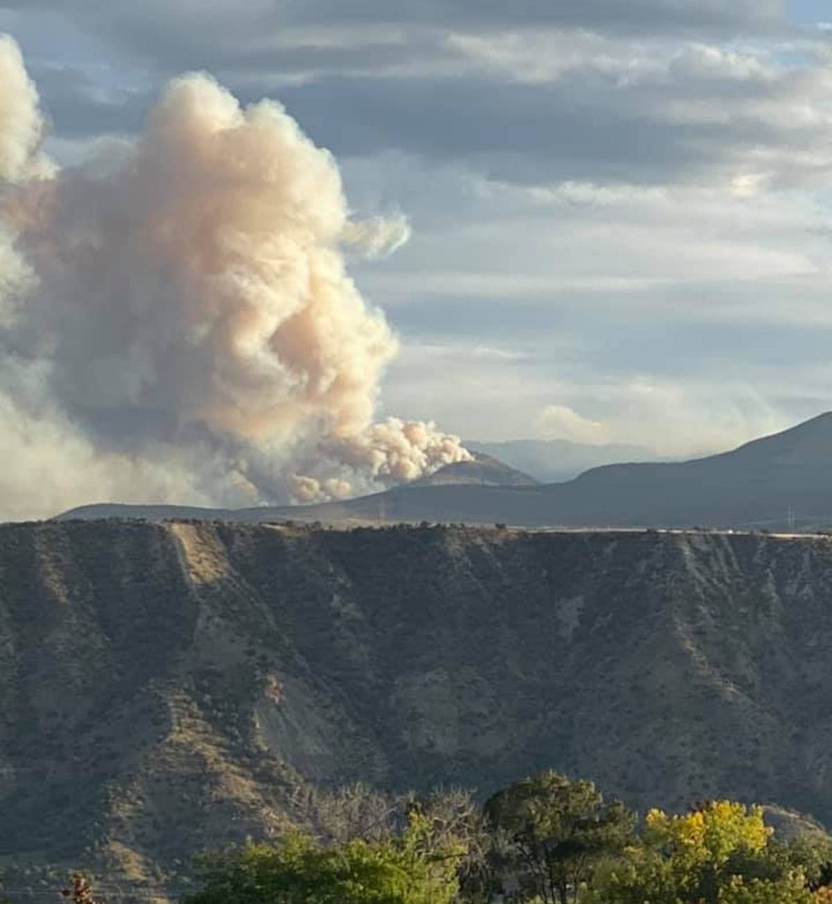 Middle Mamm Fire grows to 985 acres; firing operations planned to gain ...